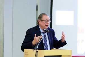 Referenten – Prof. Lothar Knopp - AkaHo - Akademie für Hochschulrecht ...